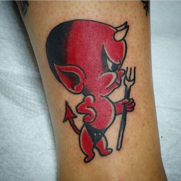 Examples of traditional tattoo through 18 images